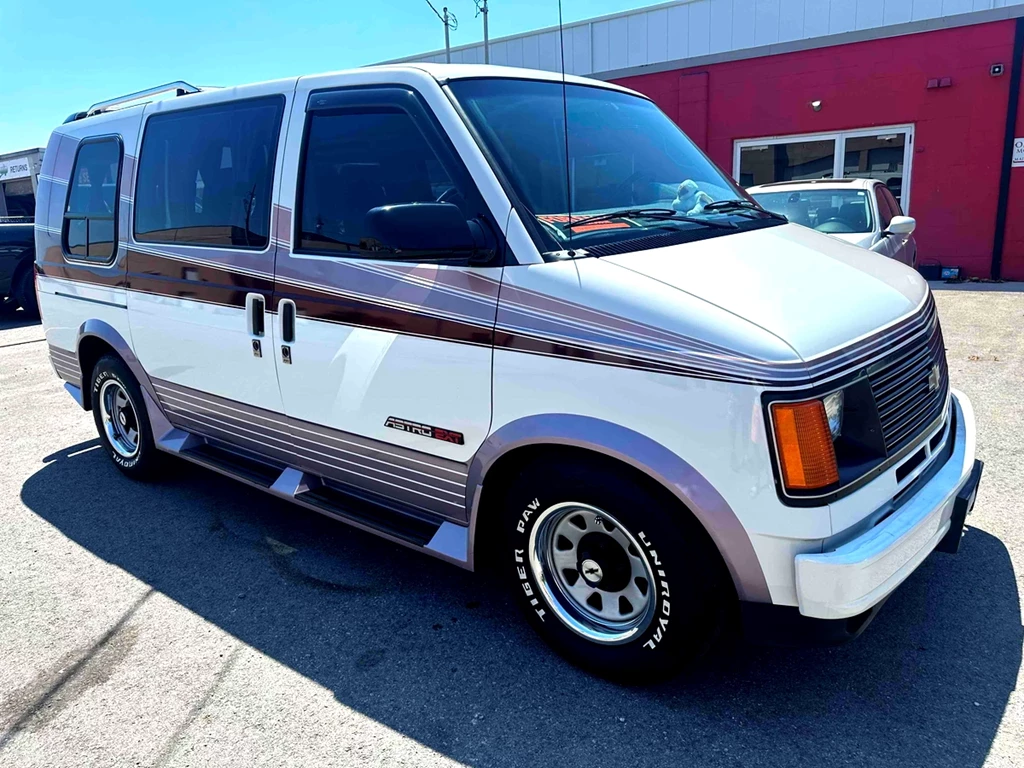Used 1991 Chevrolet ASTRO EXT CONVERSION VAN - CarsAndCars.ca